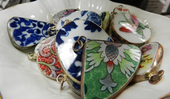 broken crockery pendants - MELBOURNE GIRL